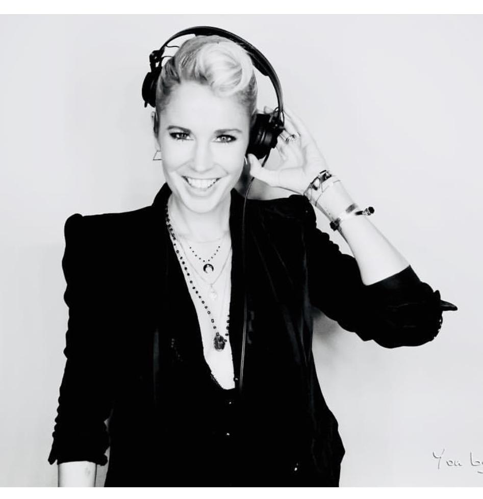 DJ Julia | Artistes by Culturevent